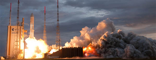 Ariane-5ECA lança Arabsat-5A e COMS-1