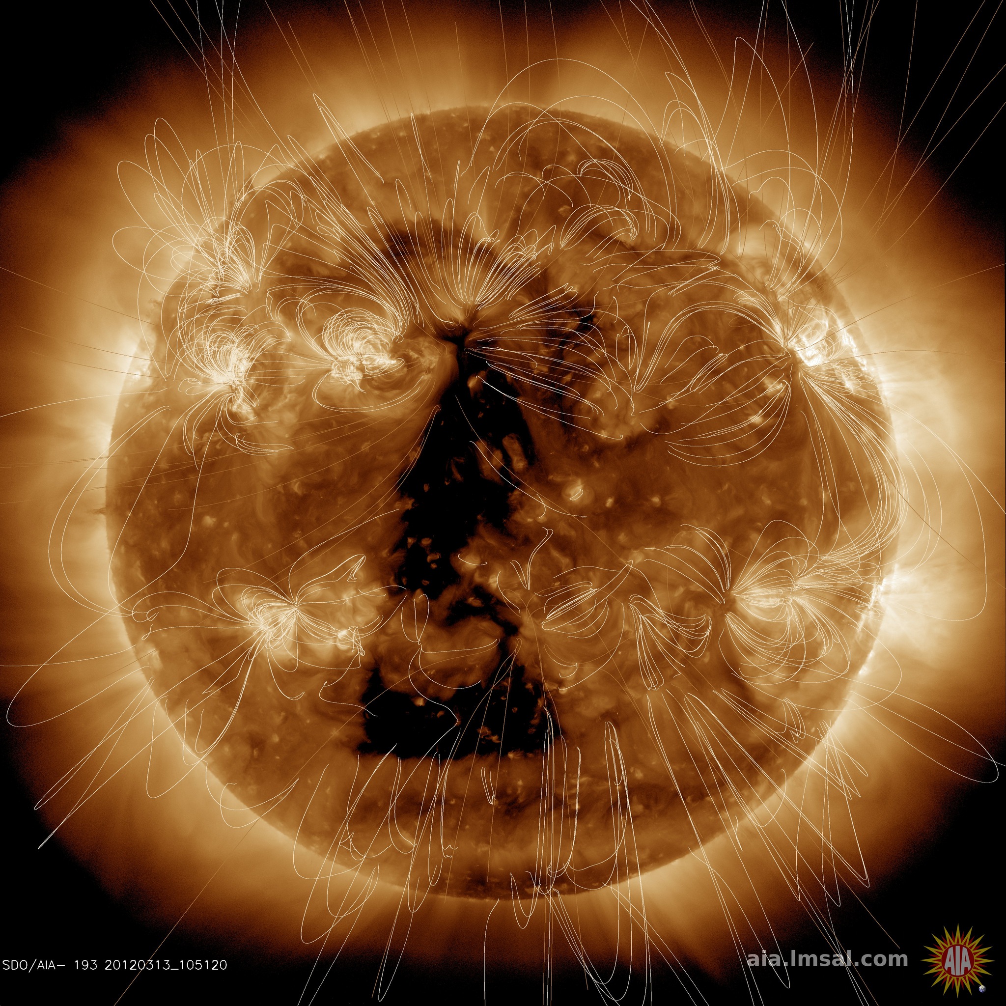 Sol aponta um gigantesco buraco coronal na direcção da Terra