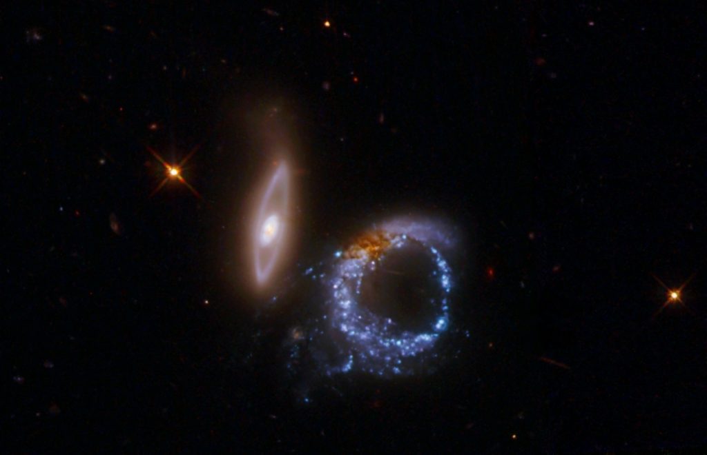 O 10 cósmico (Arp 147)